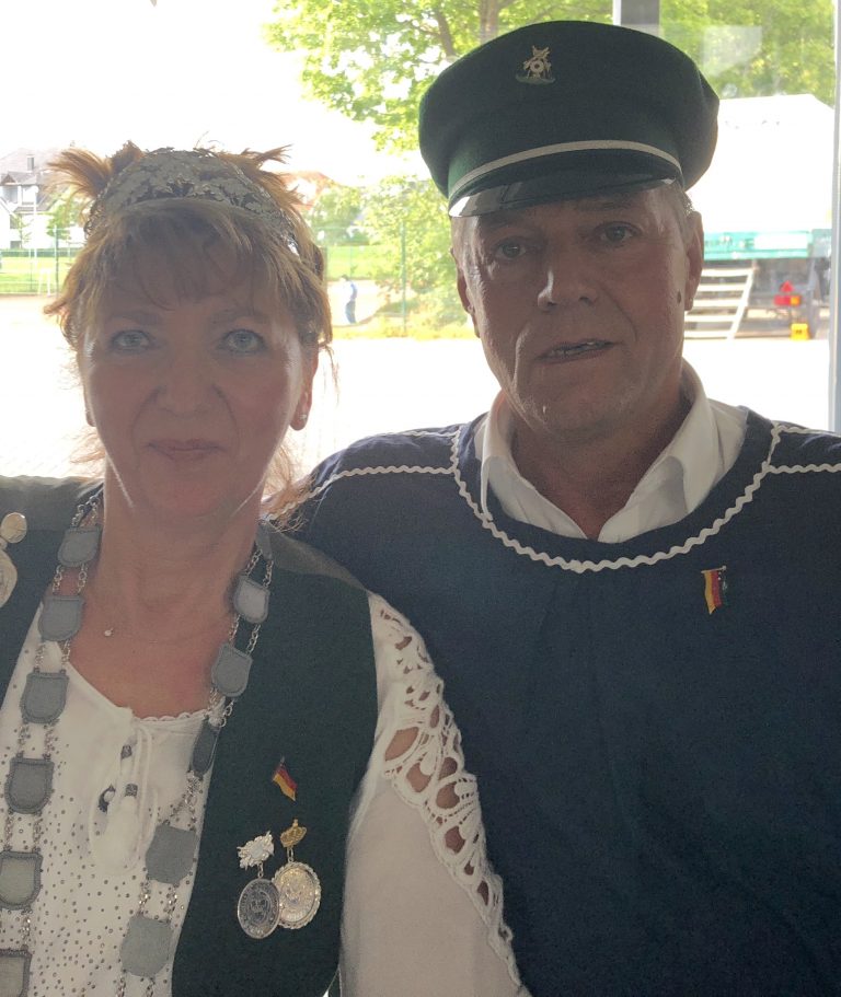 Königin Marion Esser und Prinzgemahl Karl-Heinz Döhler regieren als ...